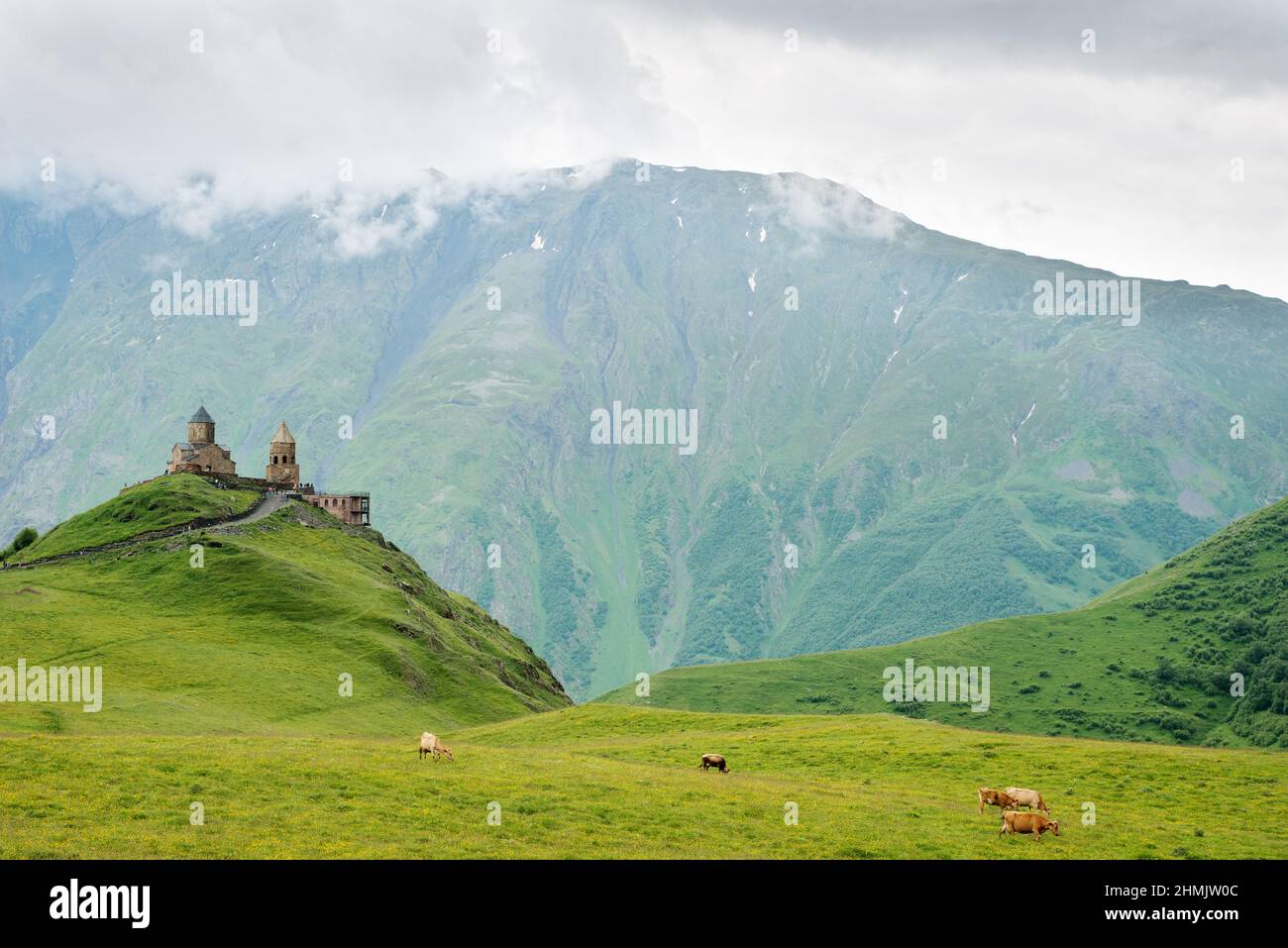 Trinity Church in Gergeti - Gergetis Tsminda Sameba Stock Photo - Alamy
