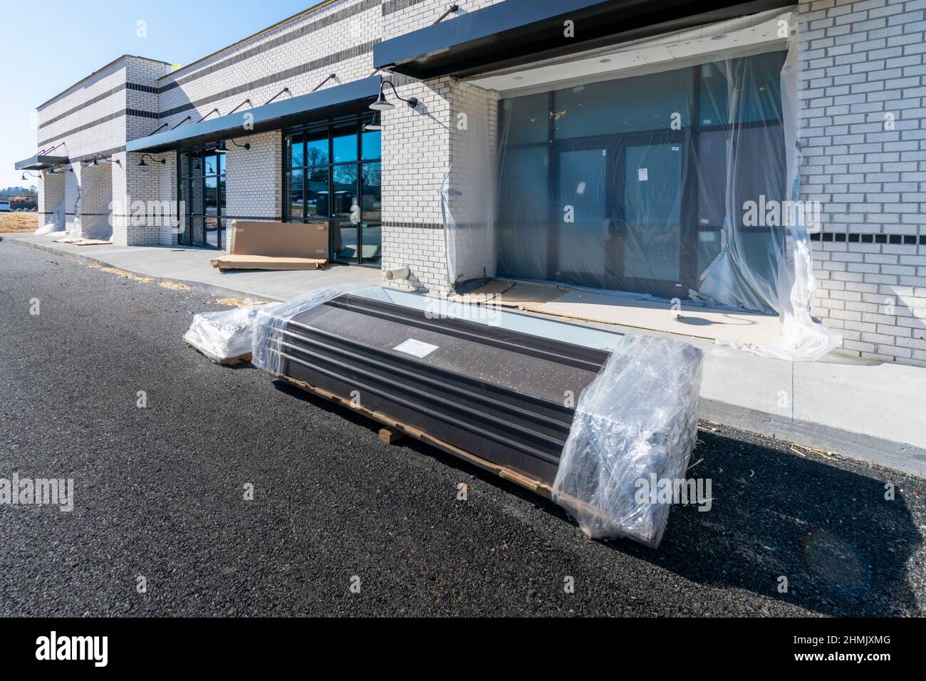 Small building under construction hi-res stock photography and images ...