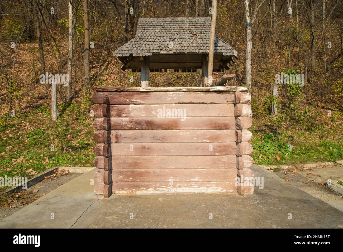 Old water well. Close up. Whole background Stock Photo - Alamy