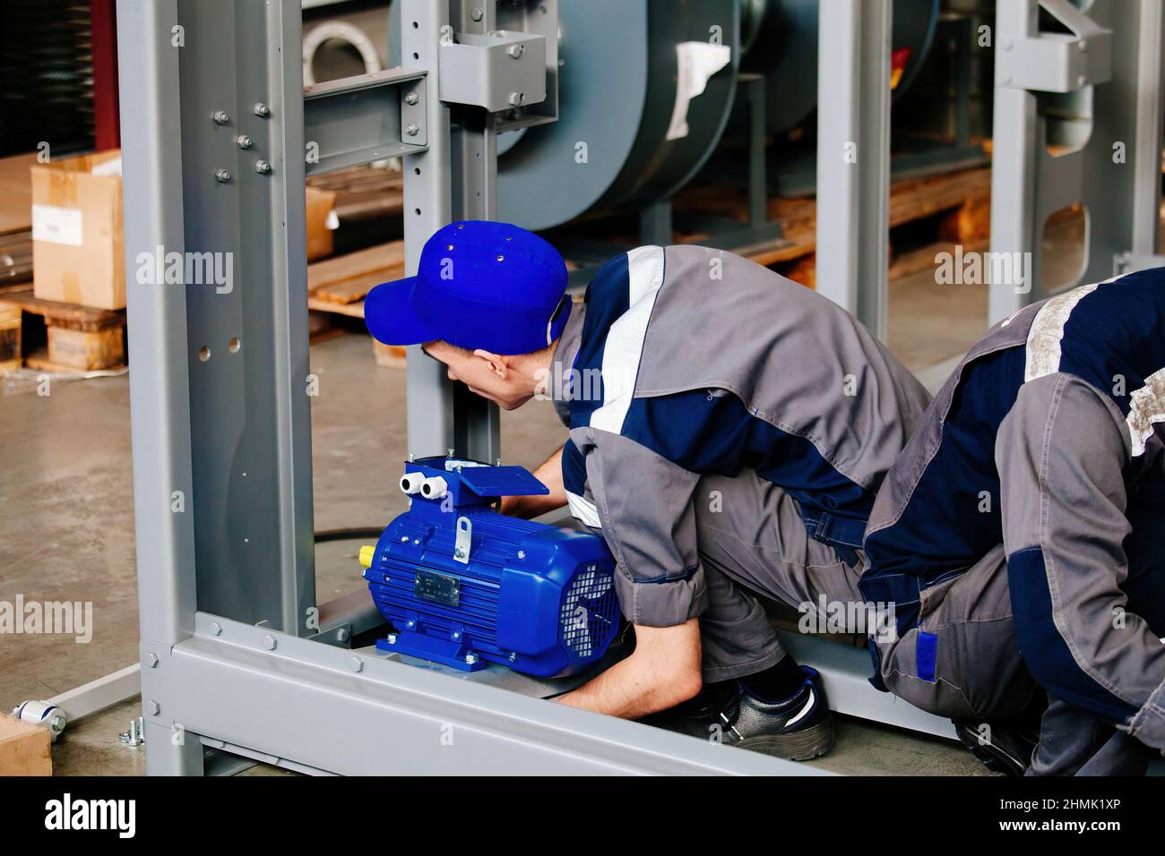 Factory workers assembling hi-res stock photography and images - Alamy