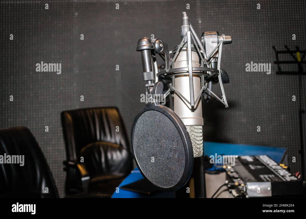Microphone in a radio studio Stock Photo - Alamy