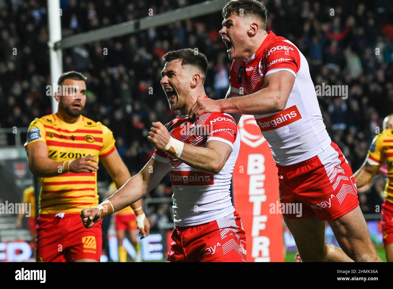 Lewis Dodd (7) of St Helens celebrates his try Stock Photo - Alamy