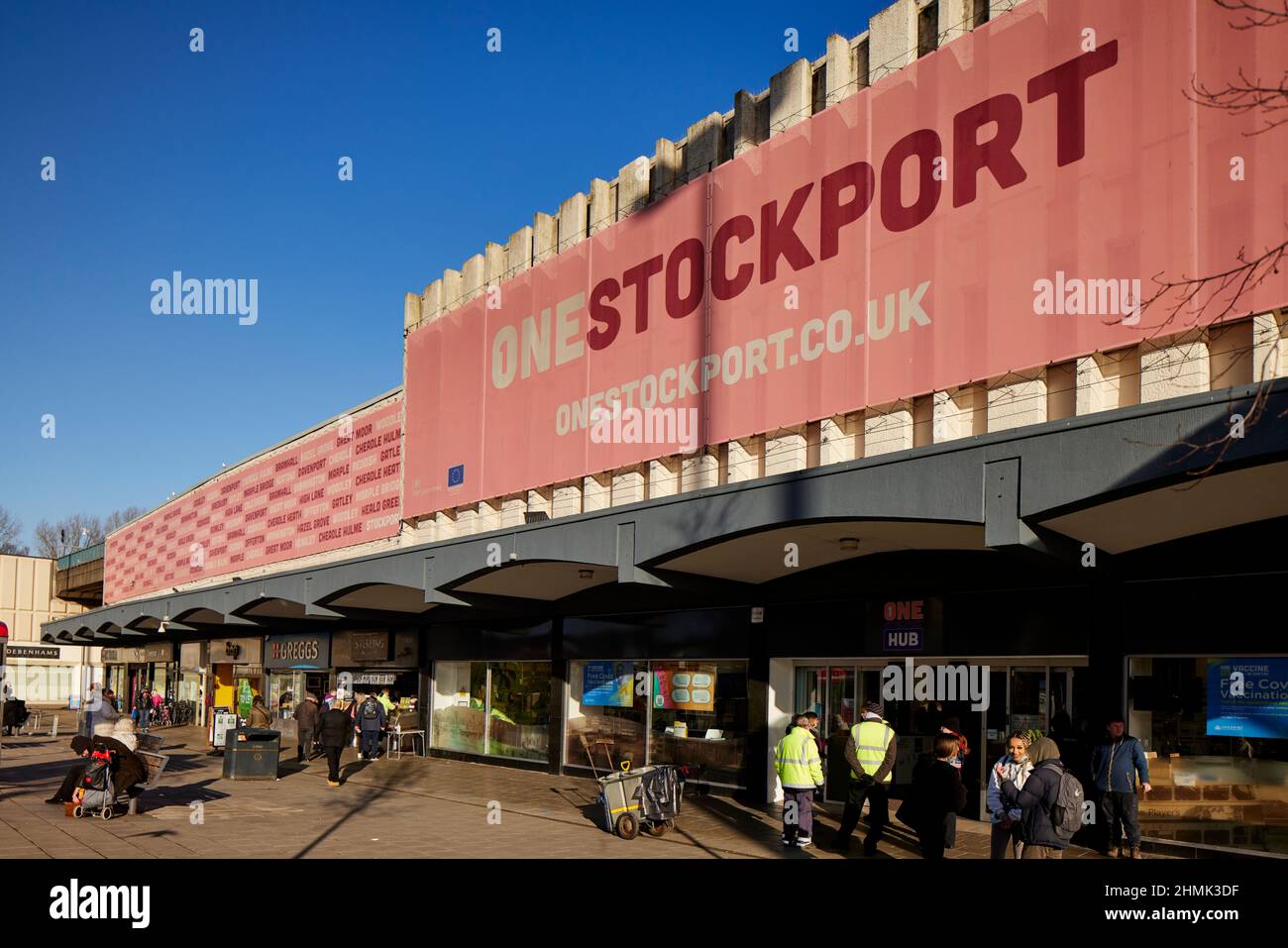 Shopping centre entrance hi-res stock photography and images - Alamy