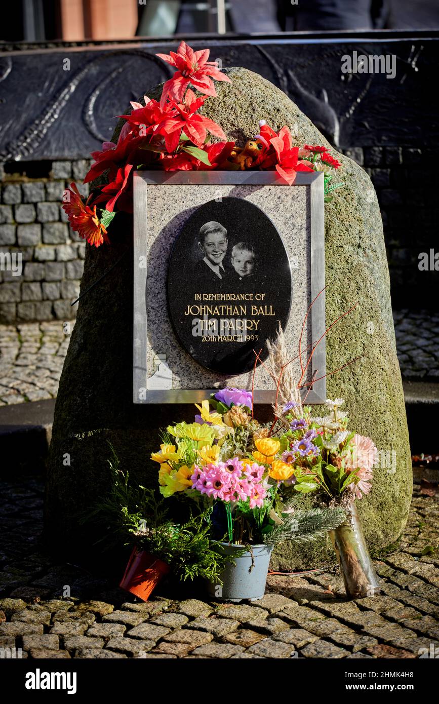 Warrington memorial Bridge Street to commemorate Johnathan Ball, Tim ...