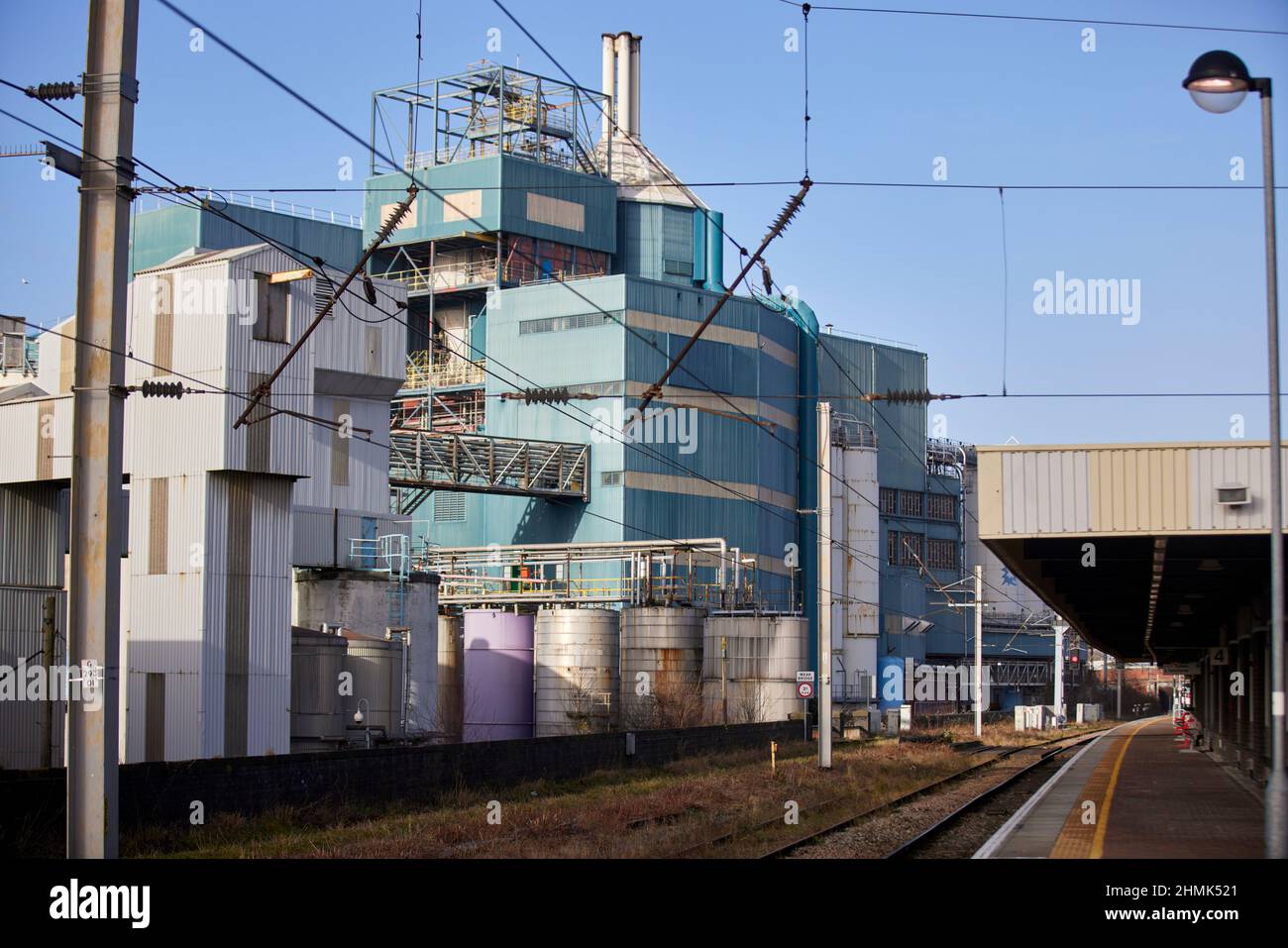 Warrington Unilever washing powder factory from Bank Quay Station Stock ...