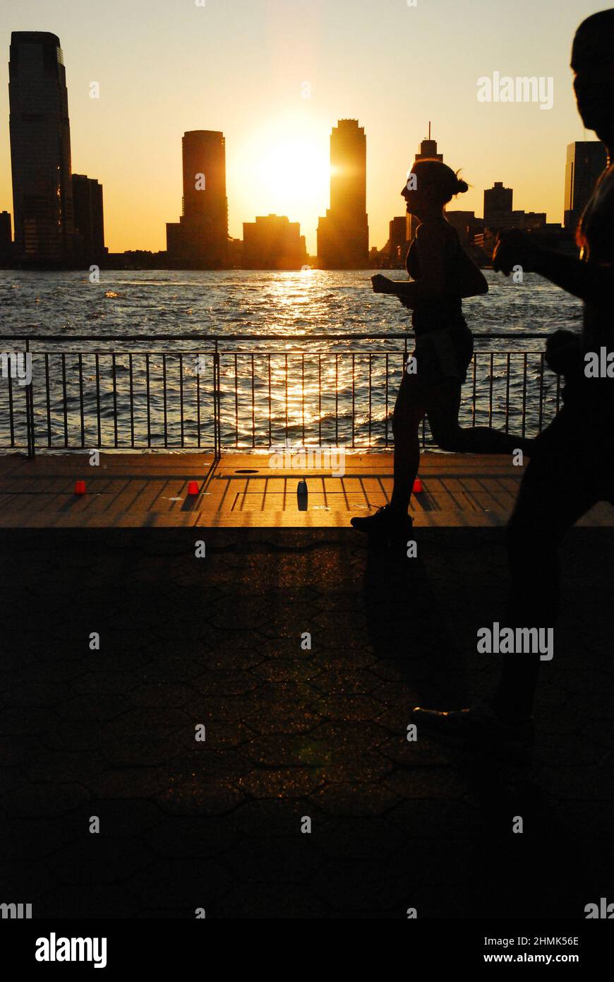 Exercise outside sunset hi-res stock photography and images - Alamy