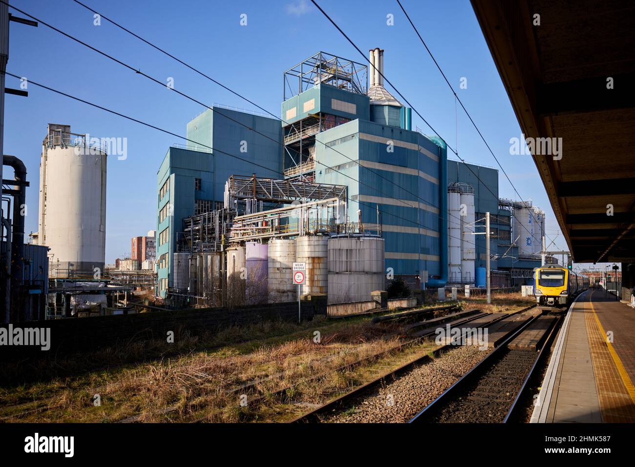 Warrington Unilever washing powder factory from Bank Quay Station Stock ...