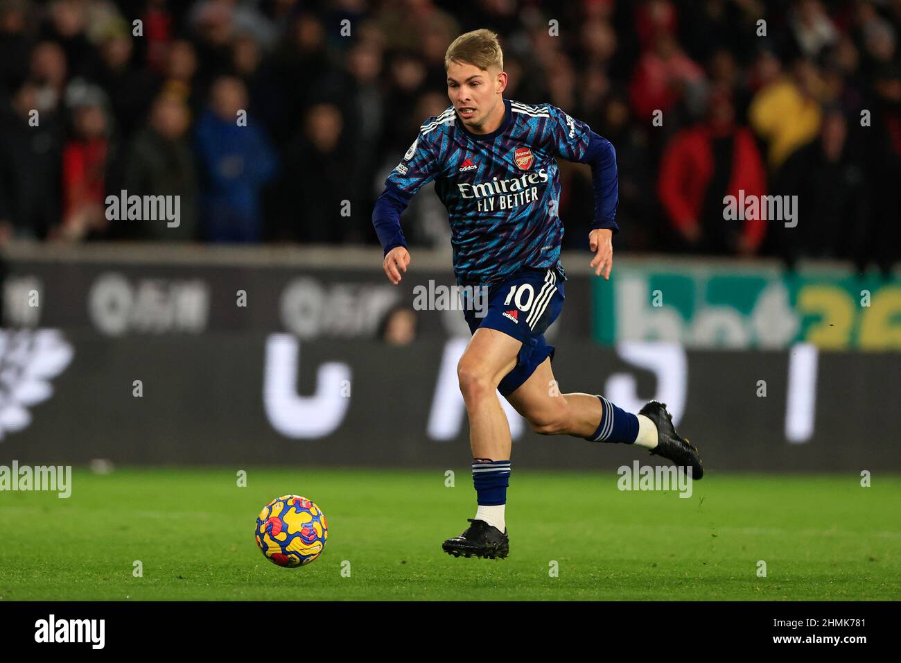 Emile Smith Rowe #10 of Arsenal runs with the ball Stock Photo - Alamy