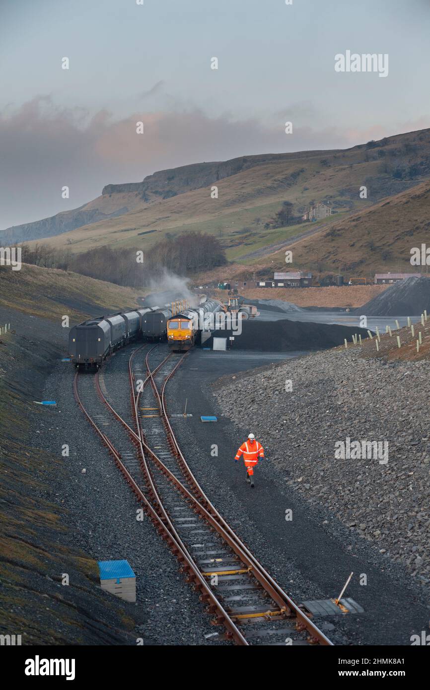 GB Railfreight class 66 locomotive at Arcow Quarry, Helwith Bridge ...
