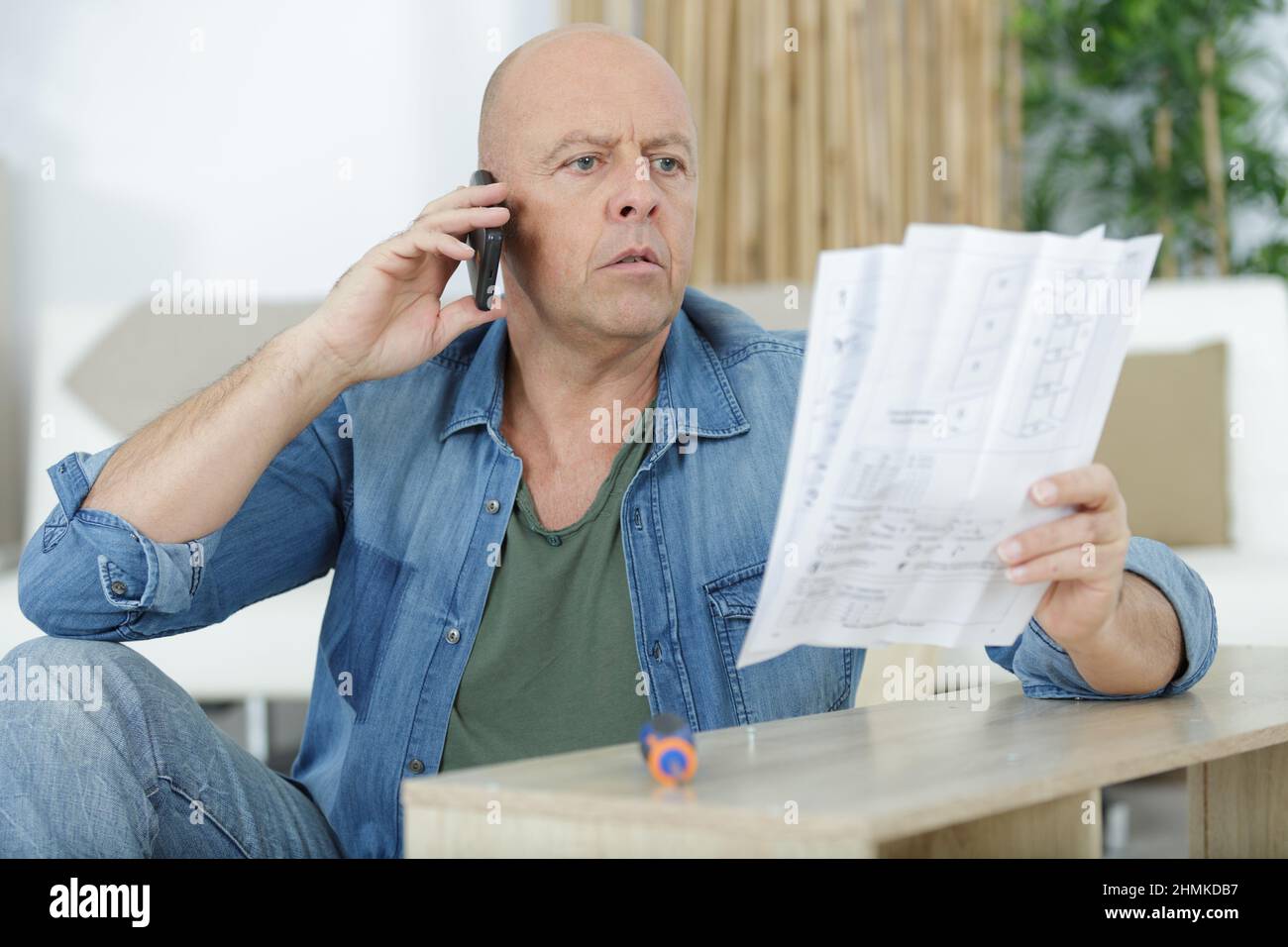 Man reading manual hi-res stock photography and images - Alamy