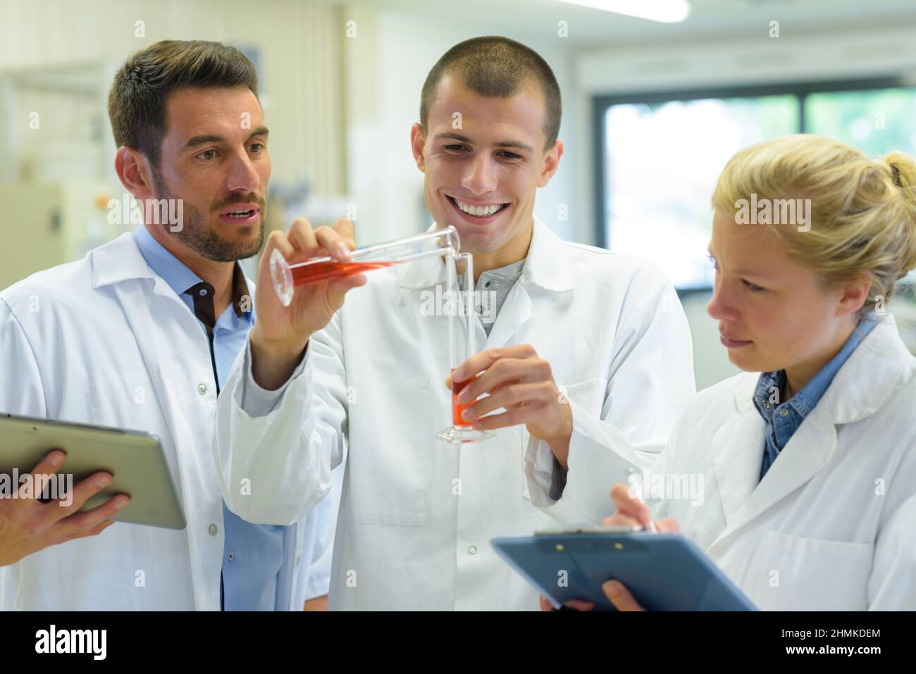Lab workers hi-res stock photography and images - Alamy