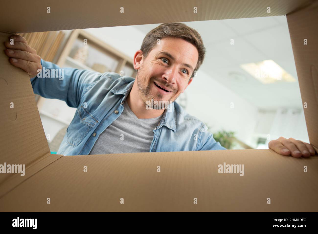Woman face inside cardboard box hi-res stock photography and images - Alamy