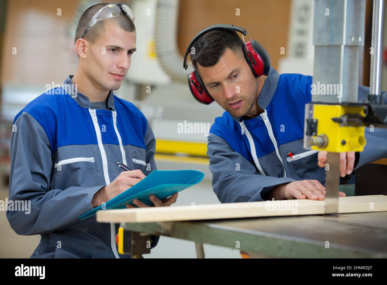 Saw machine operation hi-res stock photography and images - Alamy