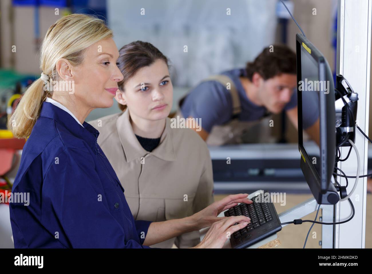 Operator new equipment training hi-res stock photography and images - Alamy
