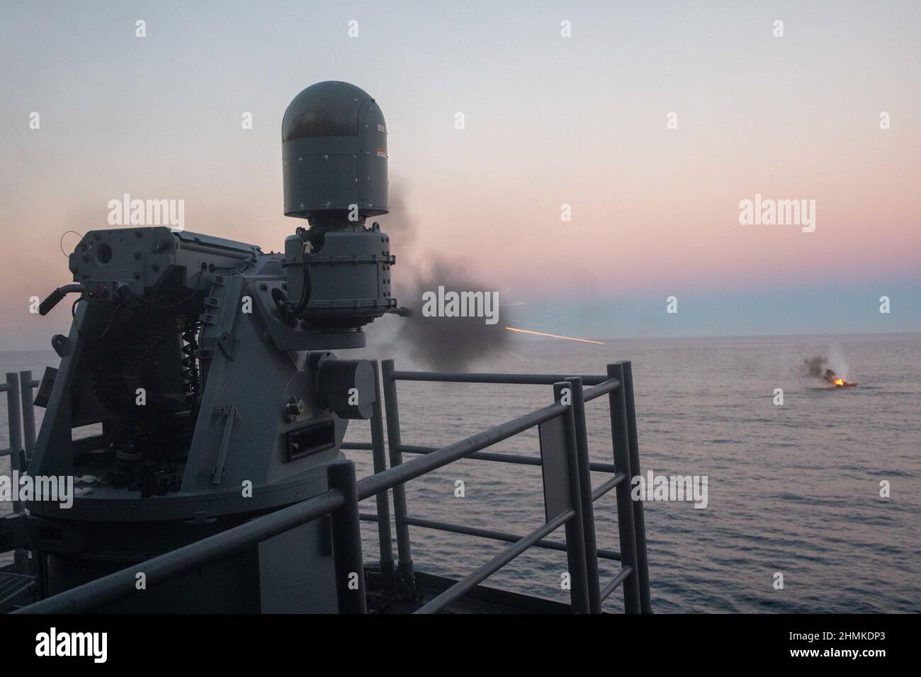 Mk 38 25 mm gun system hi-res stock photography and images - Alamy
