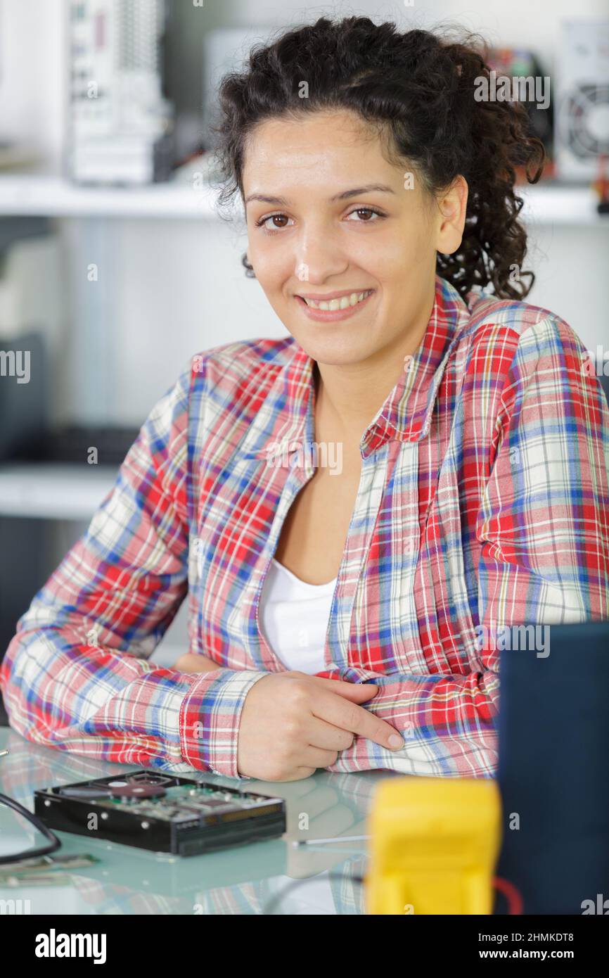 a woman testing a motherboard Stock Photo - Alamy