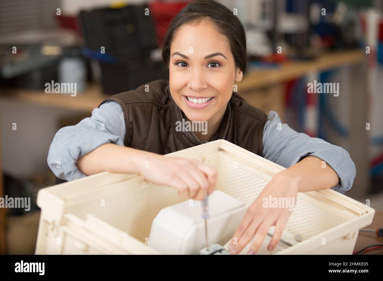 Repairwoman hi-res stock photography and images - Alamy
