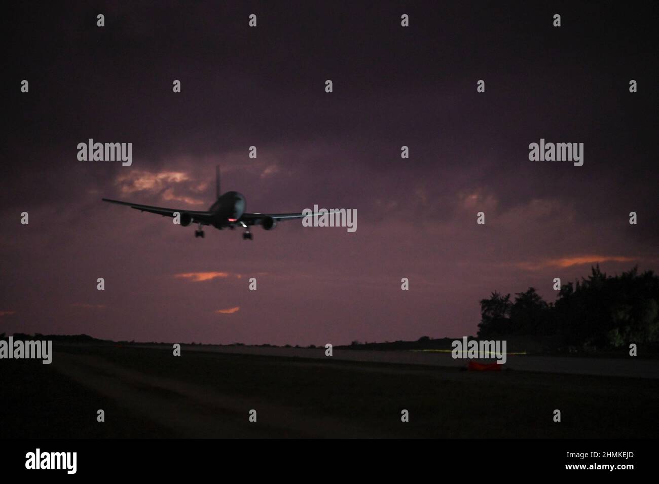 Austere landing field capabilities hi-res stock photography and images ...