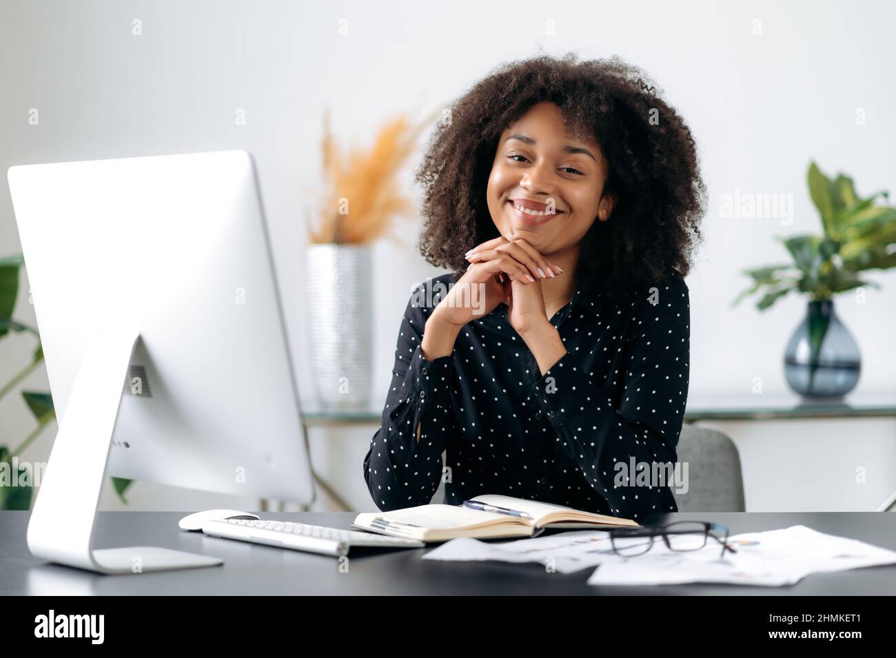 Secretary shirt hi-res stock photography and images - Alamy