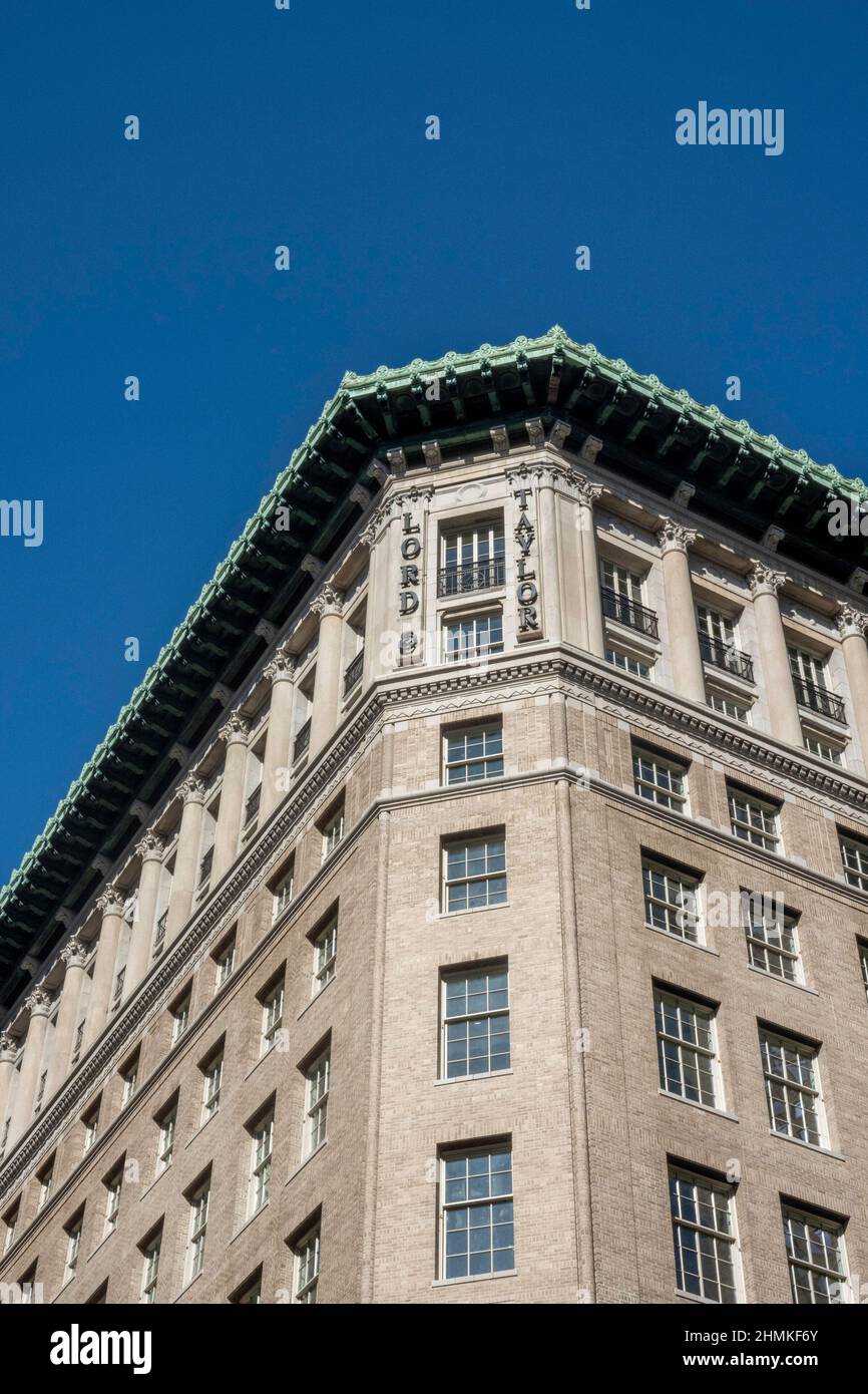 The landmark Lord & Taylor building of Fifth Avenue has been restored ...