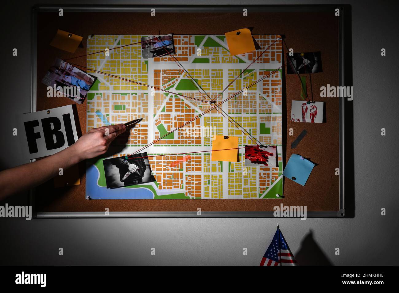 Detective investigation board hi-res stock photography and images - Alamy