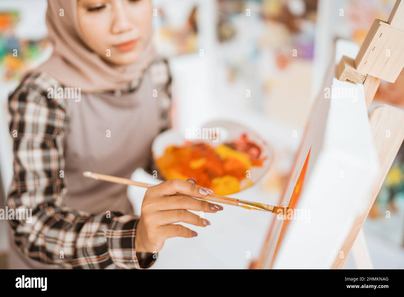 Muslim asian female artist painting hi-res stock photography and images ...