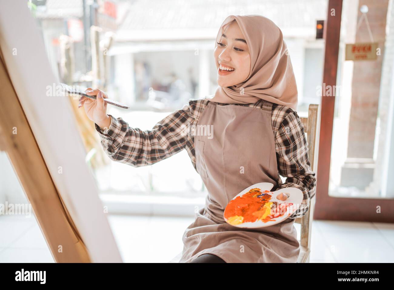 Muslim asian female artist painting hi-res stock photography and images ...