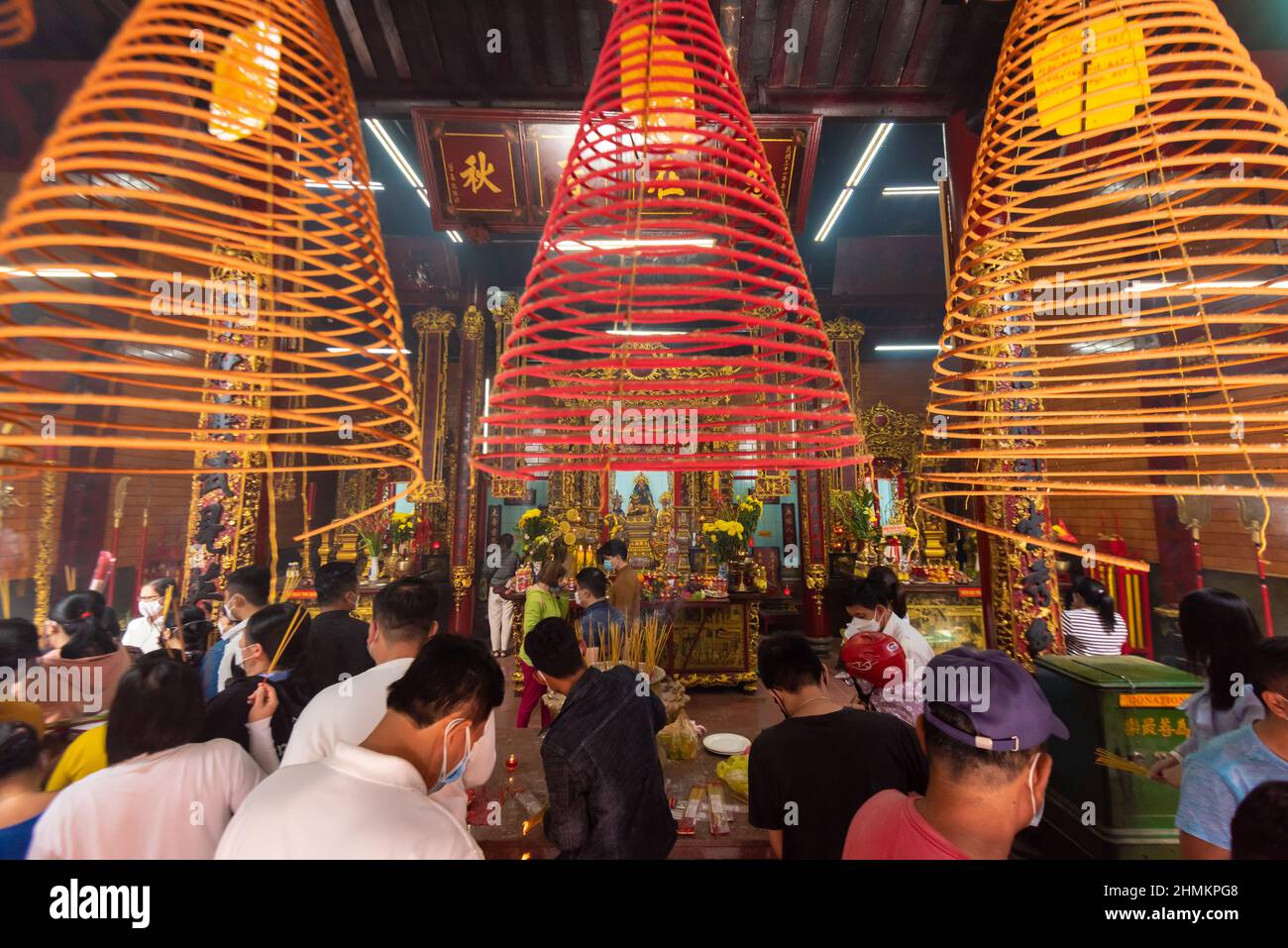 Can Tho city people need poetry to go to pagodas on the occasion of the ...