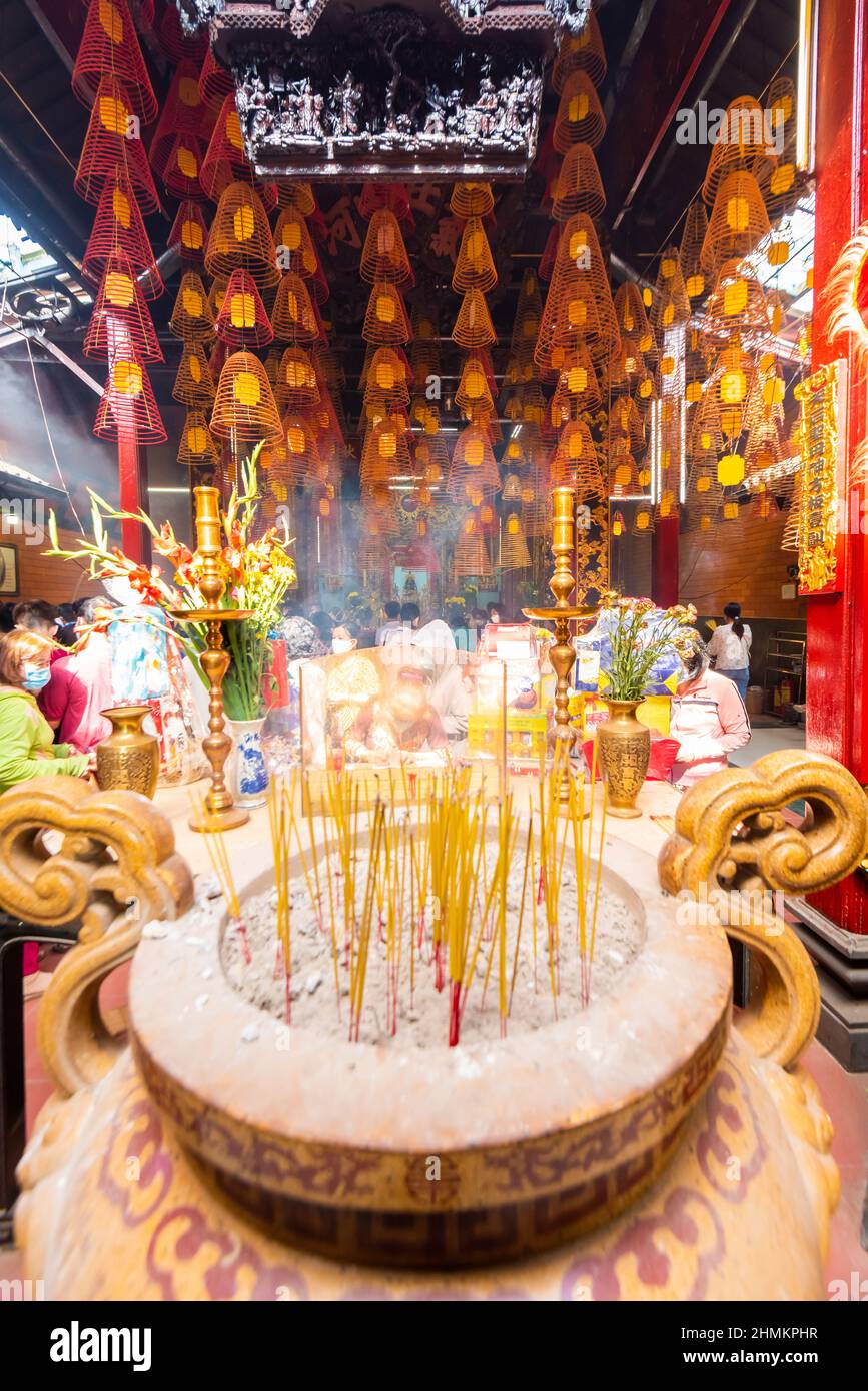 Can Tho city people need poetry to go to pagodas on the occasion of the ...