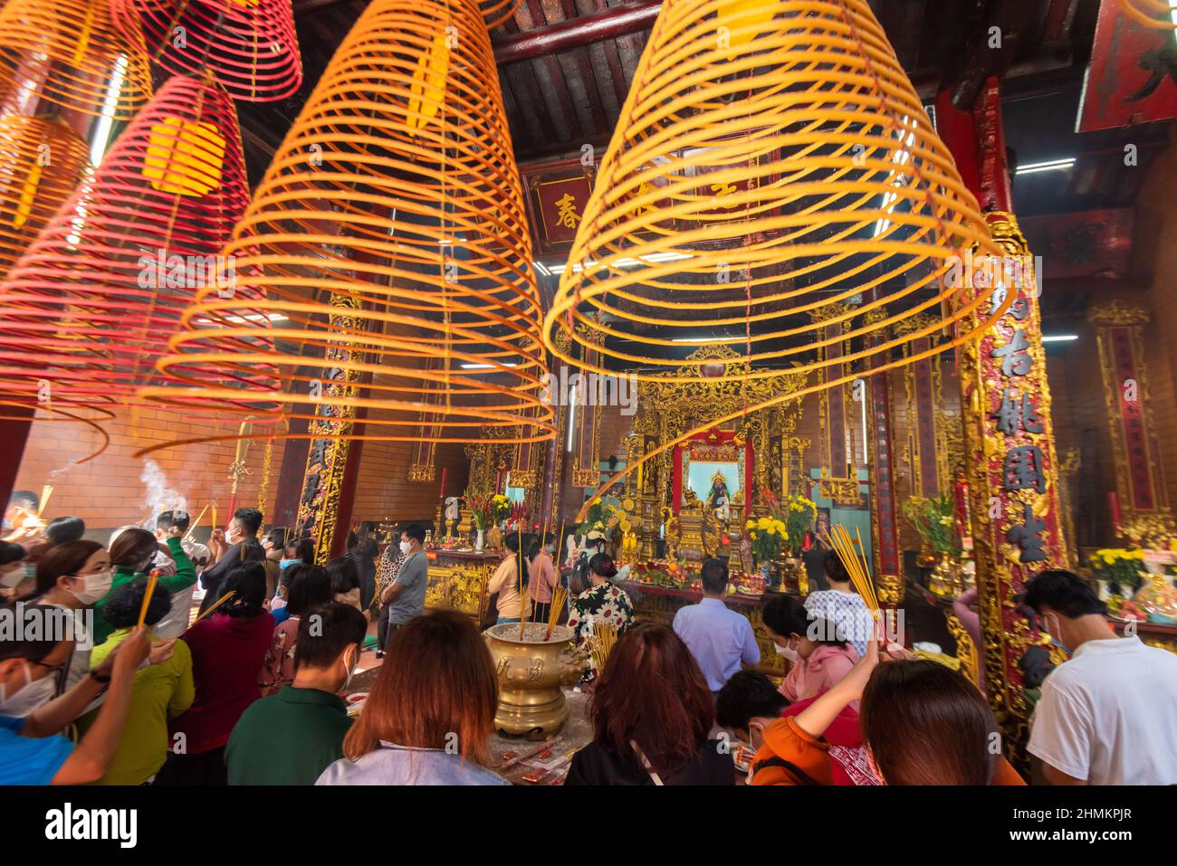 Can Tho city people need poetry to go to pagodas on the occasion of the ...