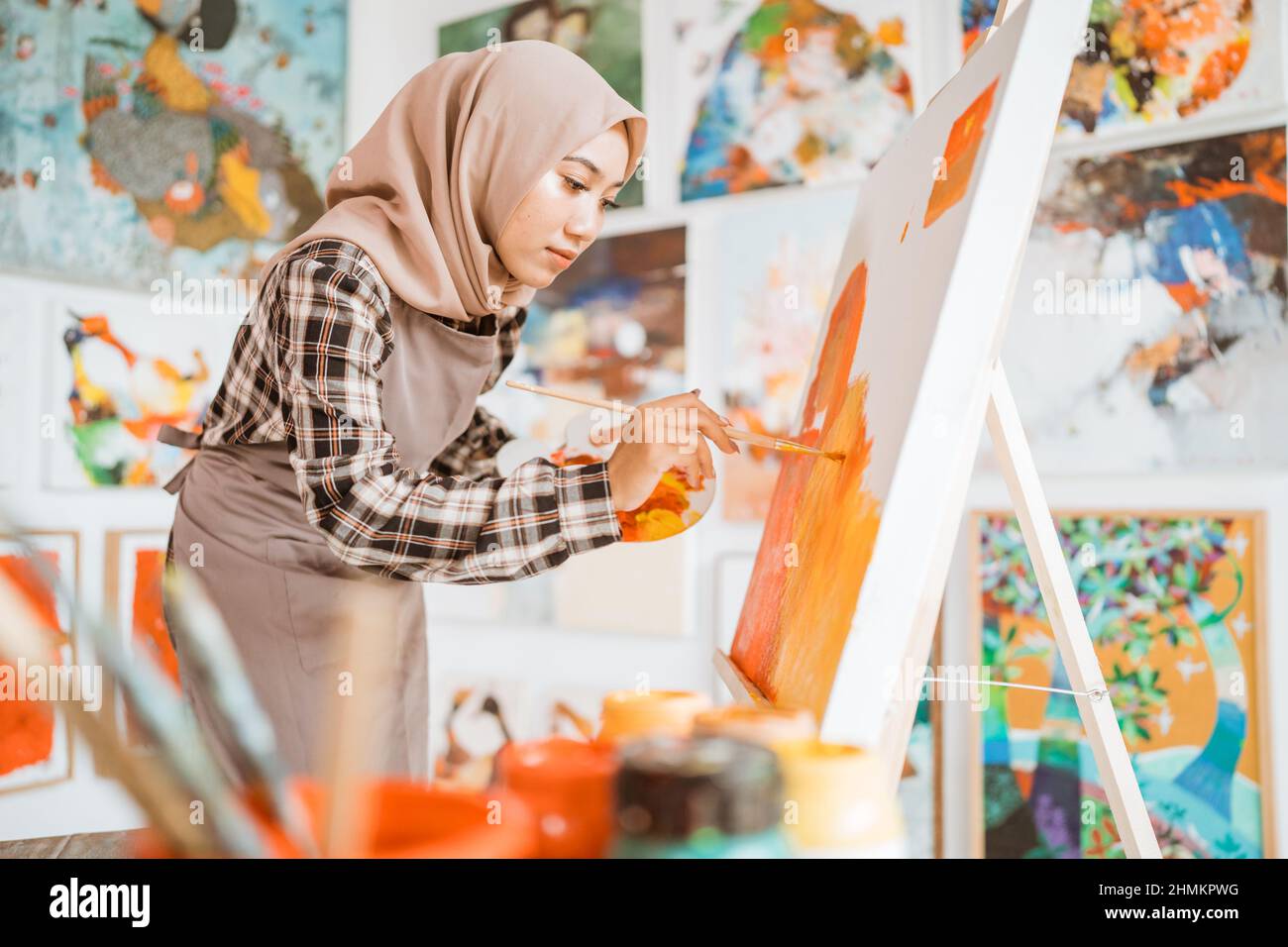 muslim female painter artist, painting on canvas Stock Photo - Alamy