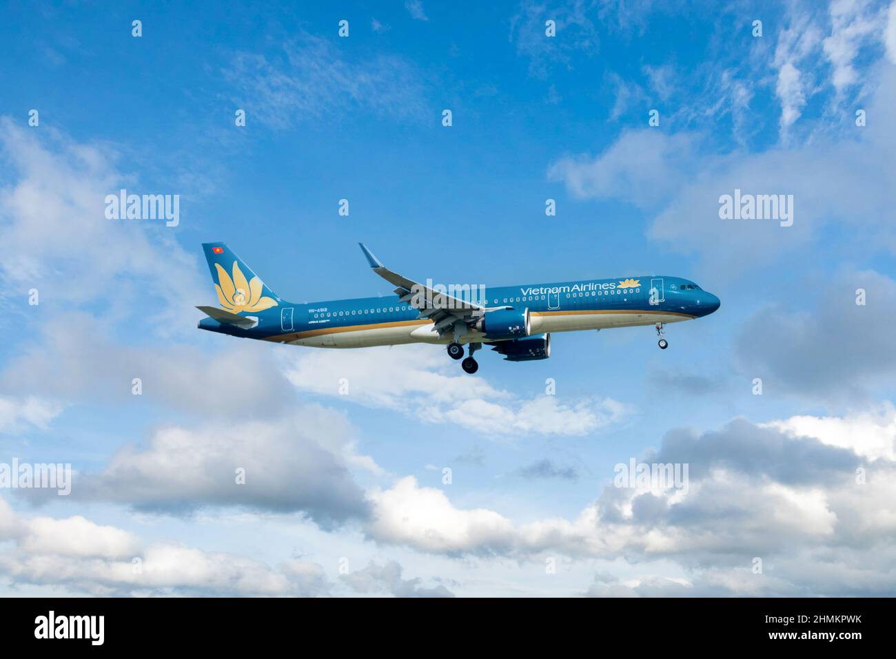 Airplane airbus a321 vietjet hi-res stock photography and images - Alamy