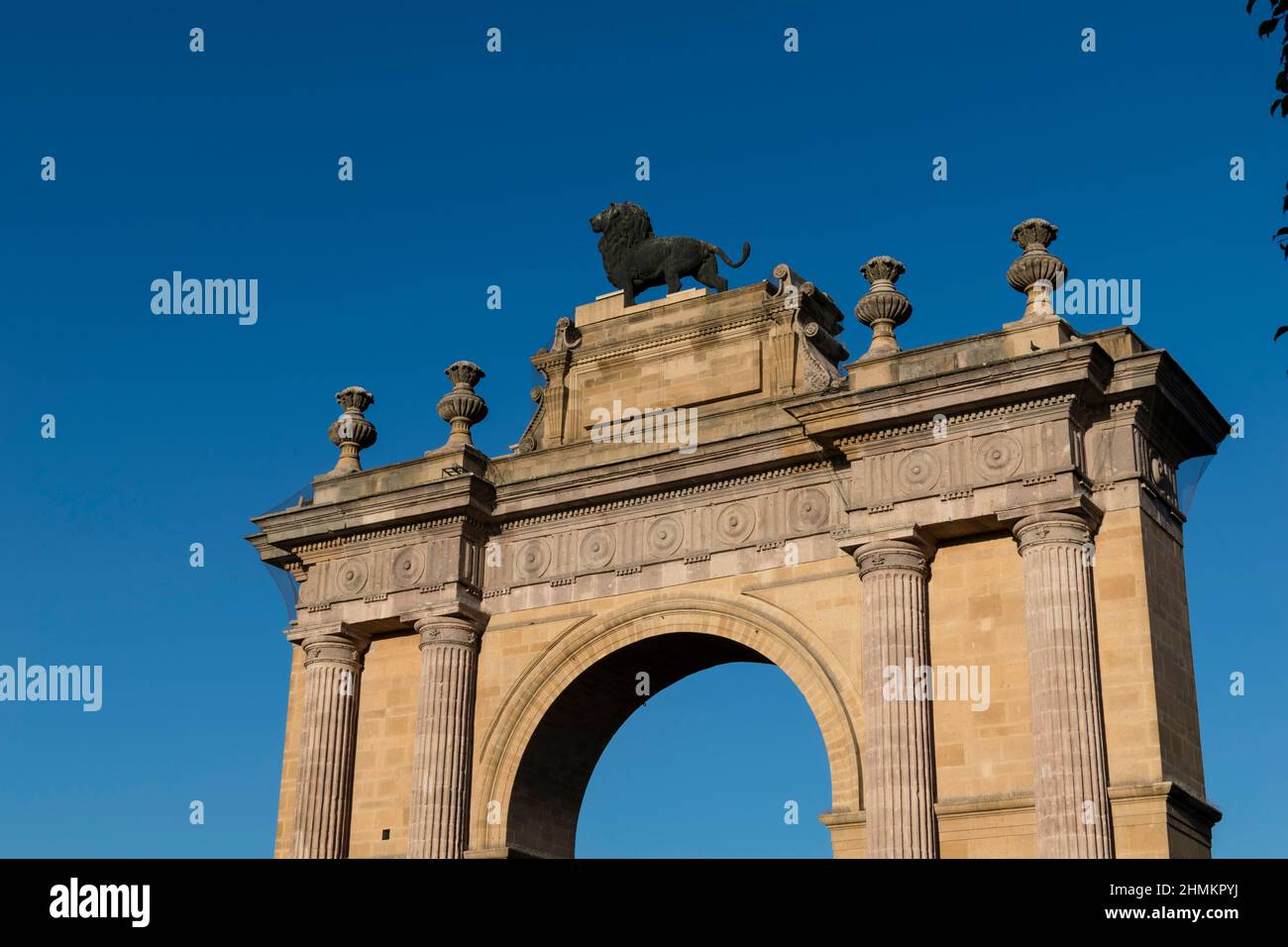 Causeway arch. monument, Leon Guanajuato, Mexico Stock Photo - Alamy