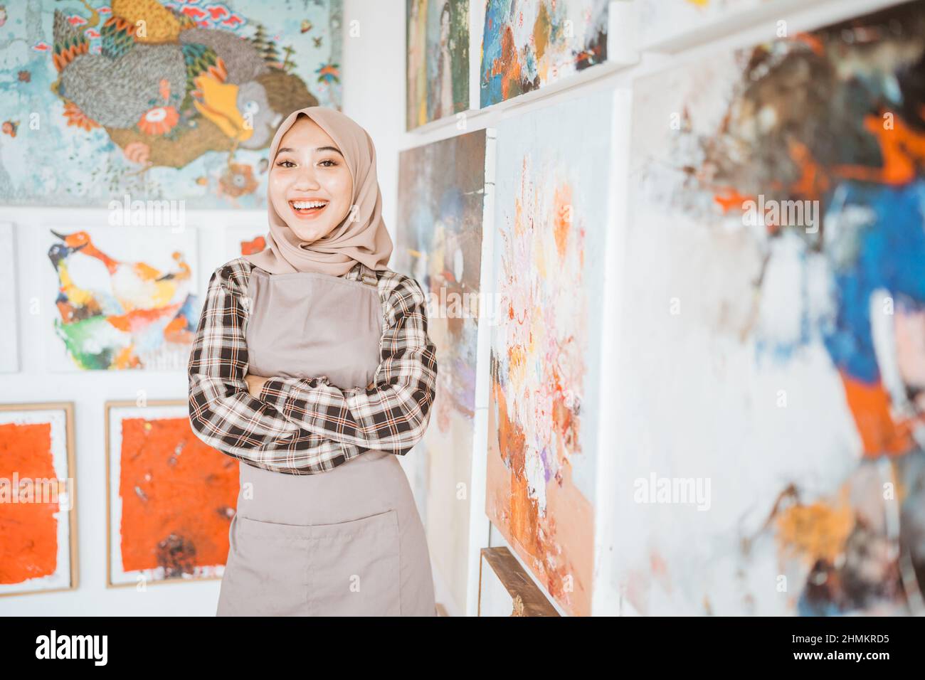 muslim female painter painting on canvas in her workshop Stock Photo ...
