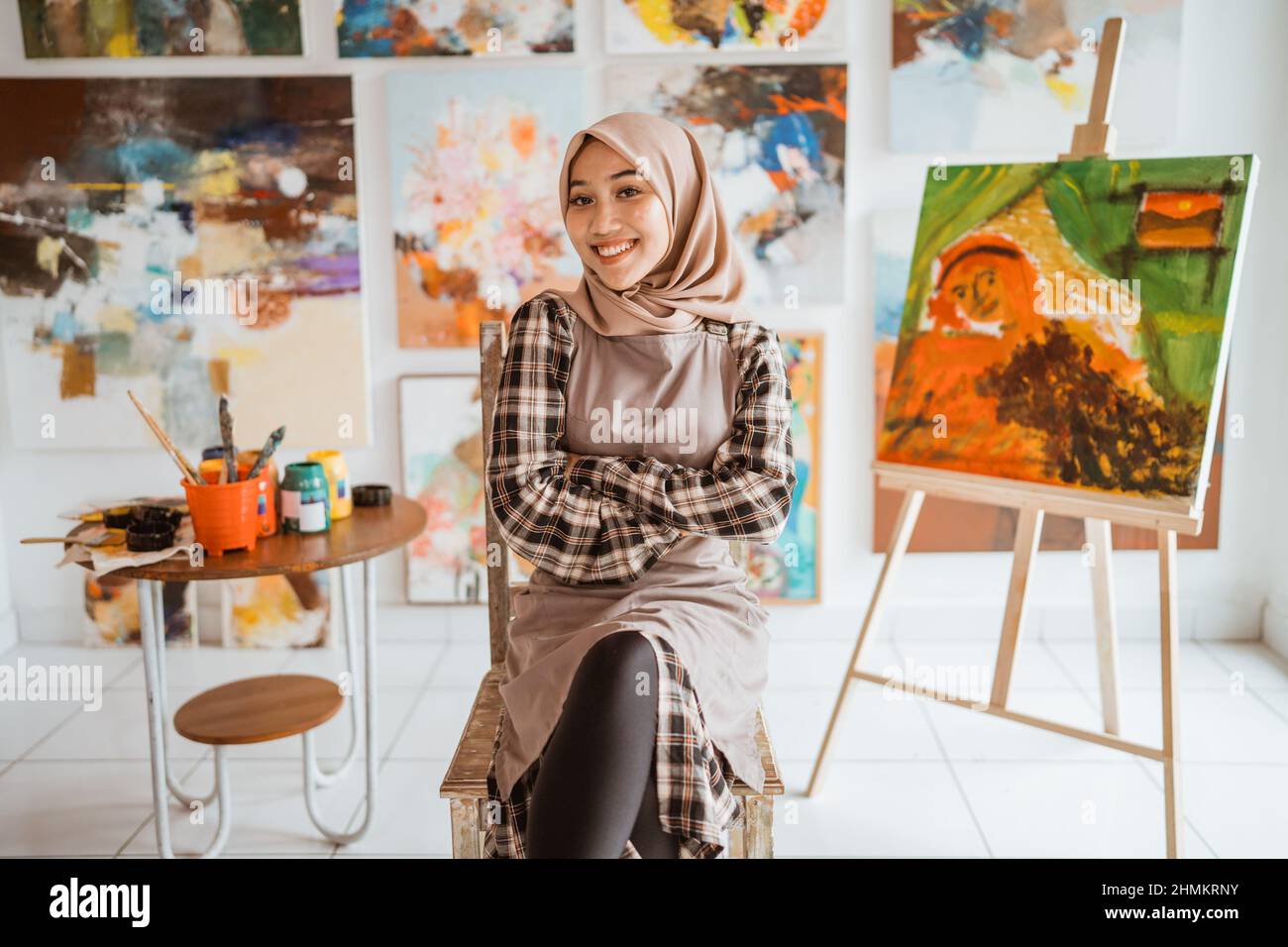 muslim female painter painting on canvas in her workshop Stock Photo ...
