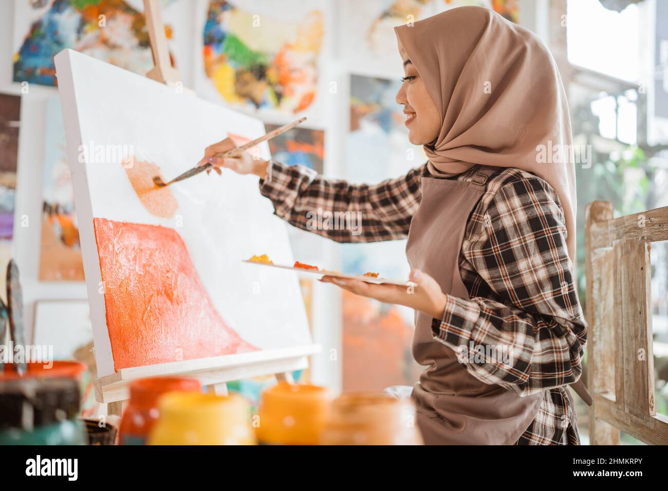 muslim female painter artist, painting on canvas Stock Photo - Alamy