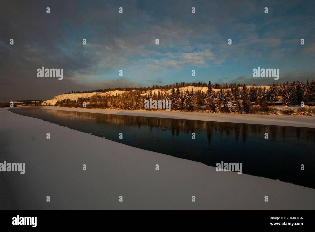Bank of yukon river hi-res stock photography and images - Alamy