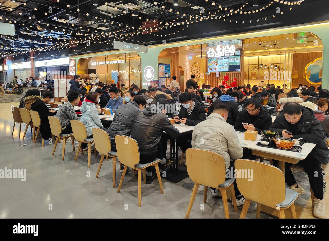 SHANGHAI, CHINA - FEBRUARY 10, 2022 - White-collar workers eat at a ...