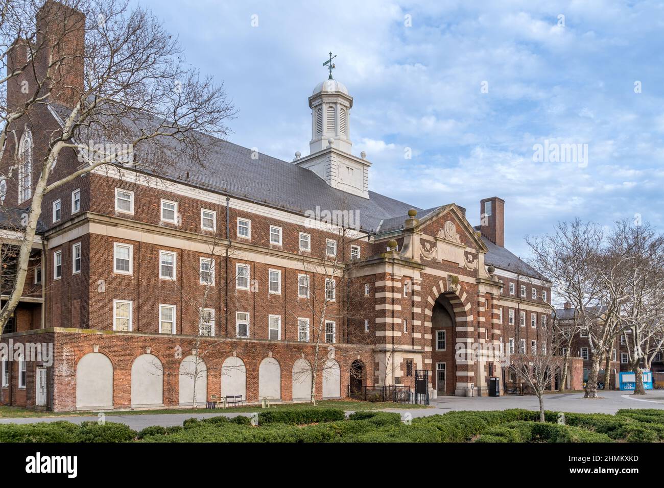 Colonial brick military building on Governors island Stock Photo - Alamy