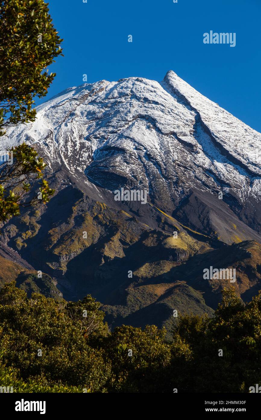 Beautiful landscape view of Taranaki Mountain Egmont Taranaki Stratford ...