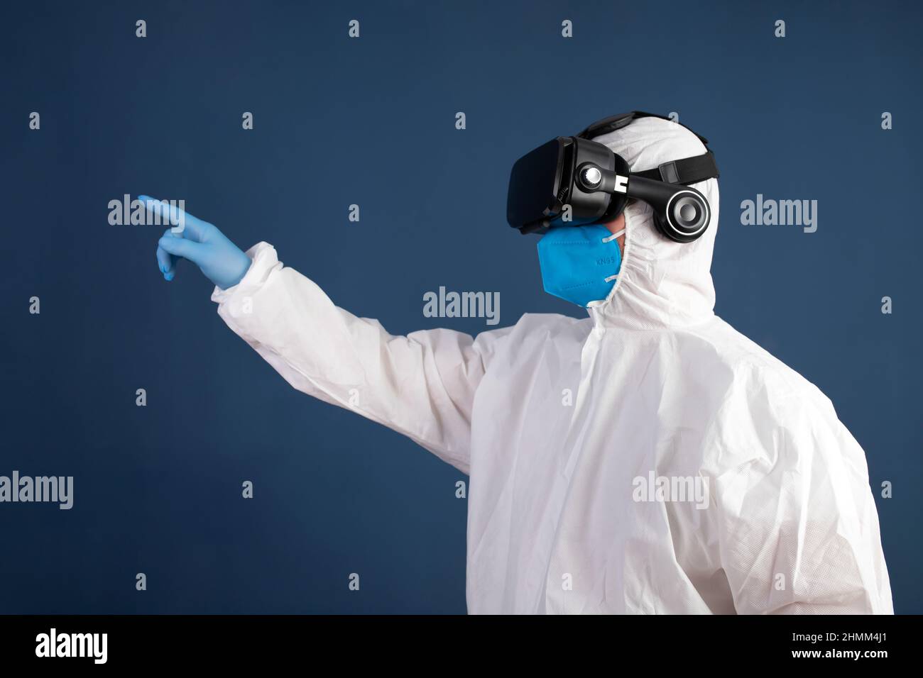 VR medicine. Doctor using virtual reality headset for medical purposes ...