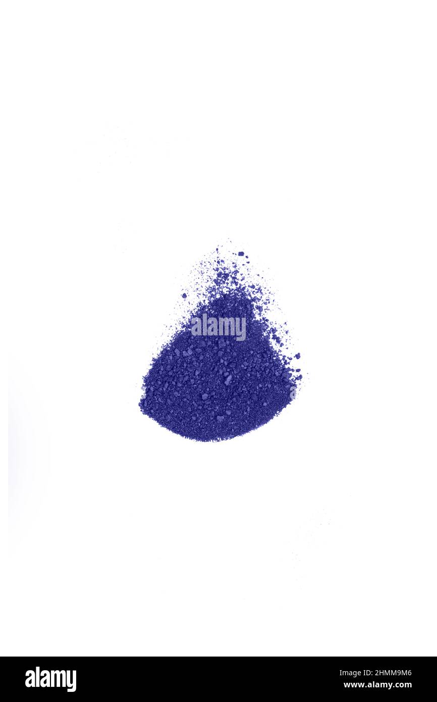 Purple eye shadow waved isolated on white background Stock Photo - Alamy