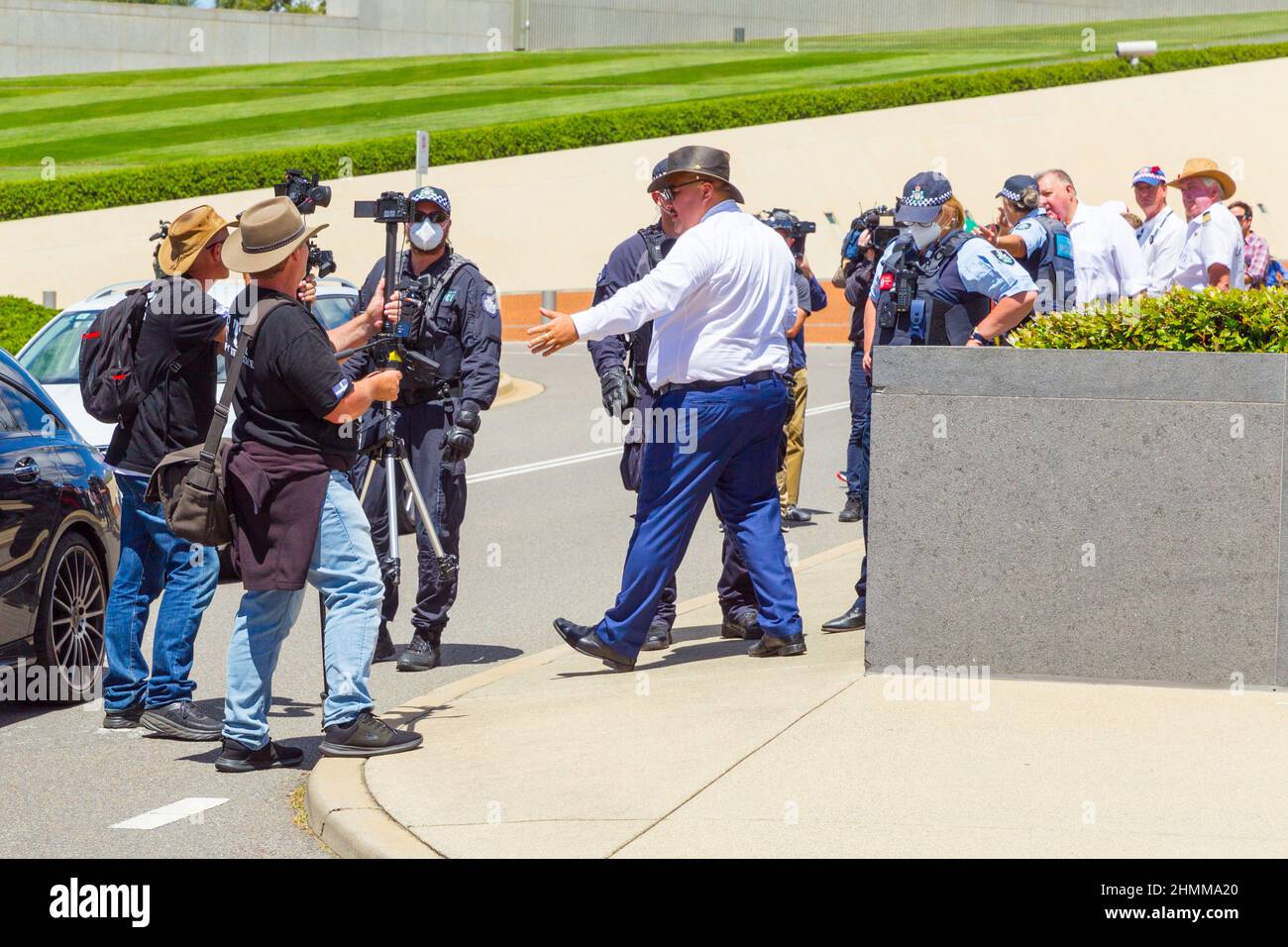 The 'Convoy to Canberra' coronavirus protest held on Capital Hill ...