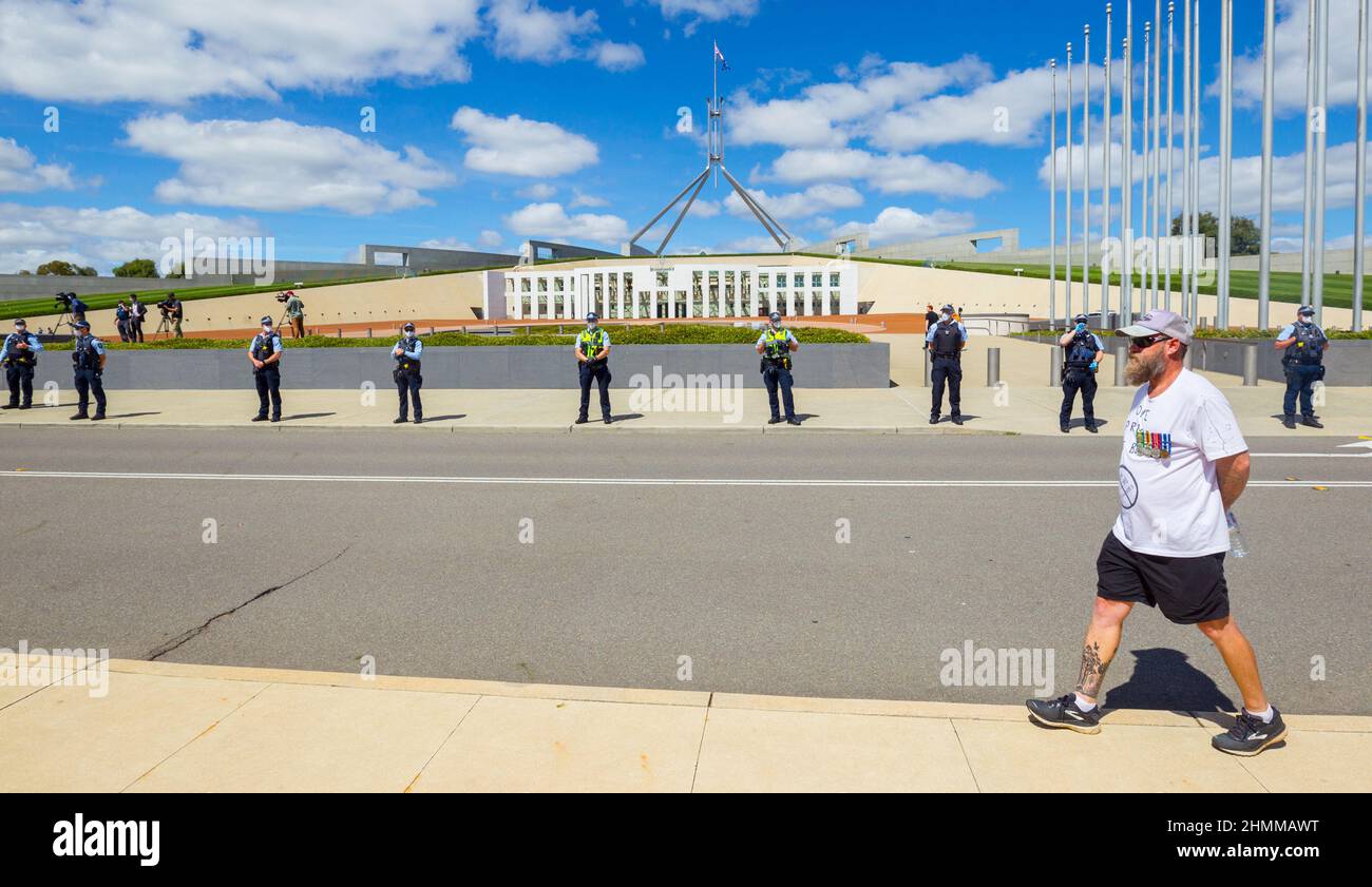 The 'Convoy to Canberra' coronavirus protest held on Capital Hill ...