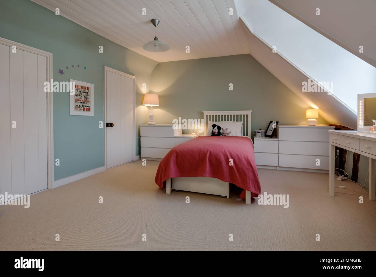 Tidy bedroom hi-res stock photography and images - Alamy