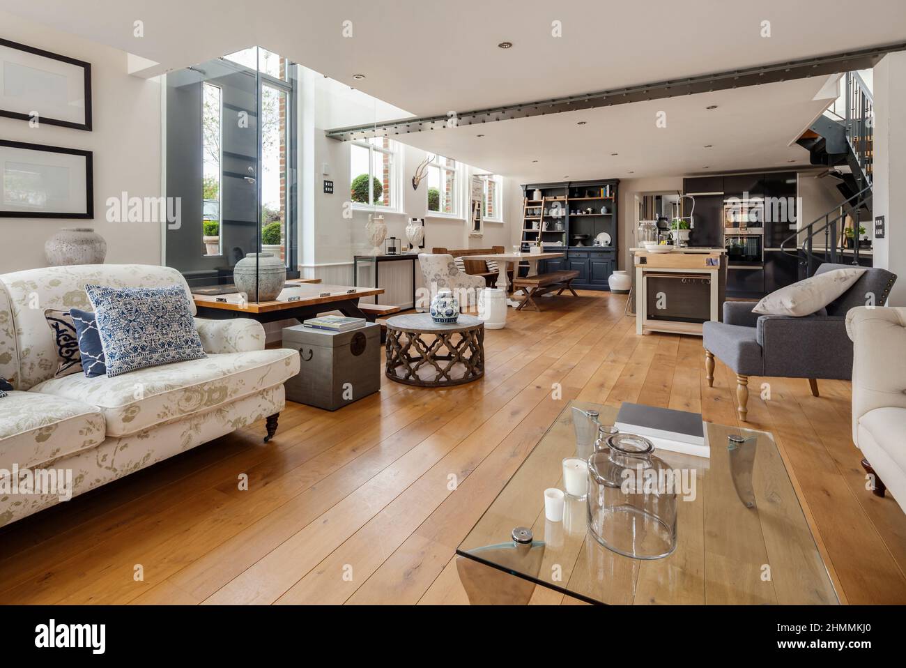 Modern open plan building hi-res stock photography and images - Alamy