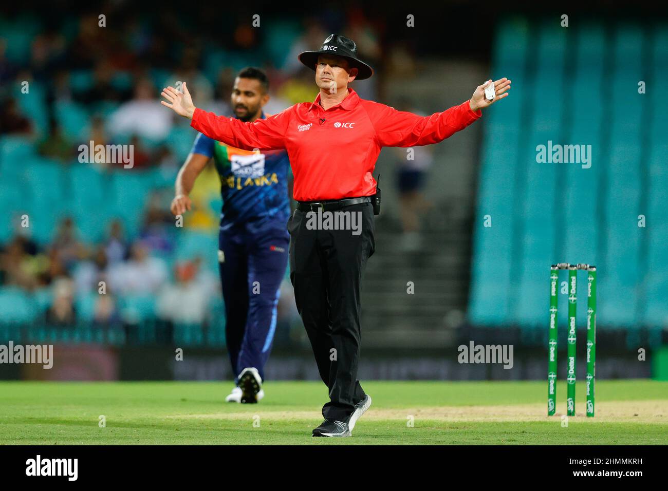 International cricket umpire hi-res stock photography and images - Alamy