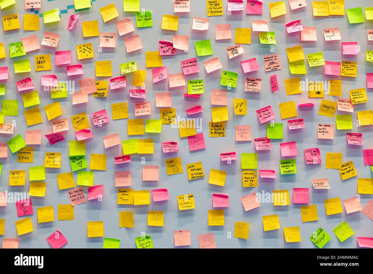 Blackboard post it notes hi-res stock photography and images - Alamy