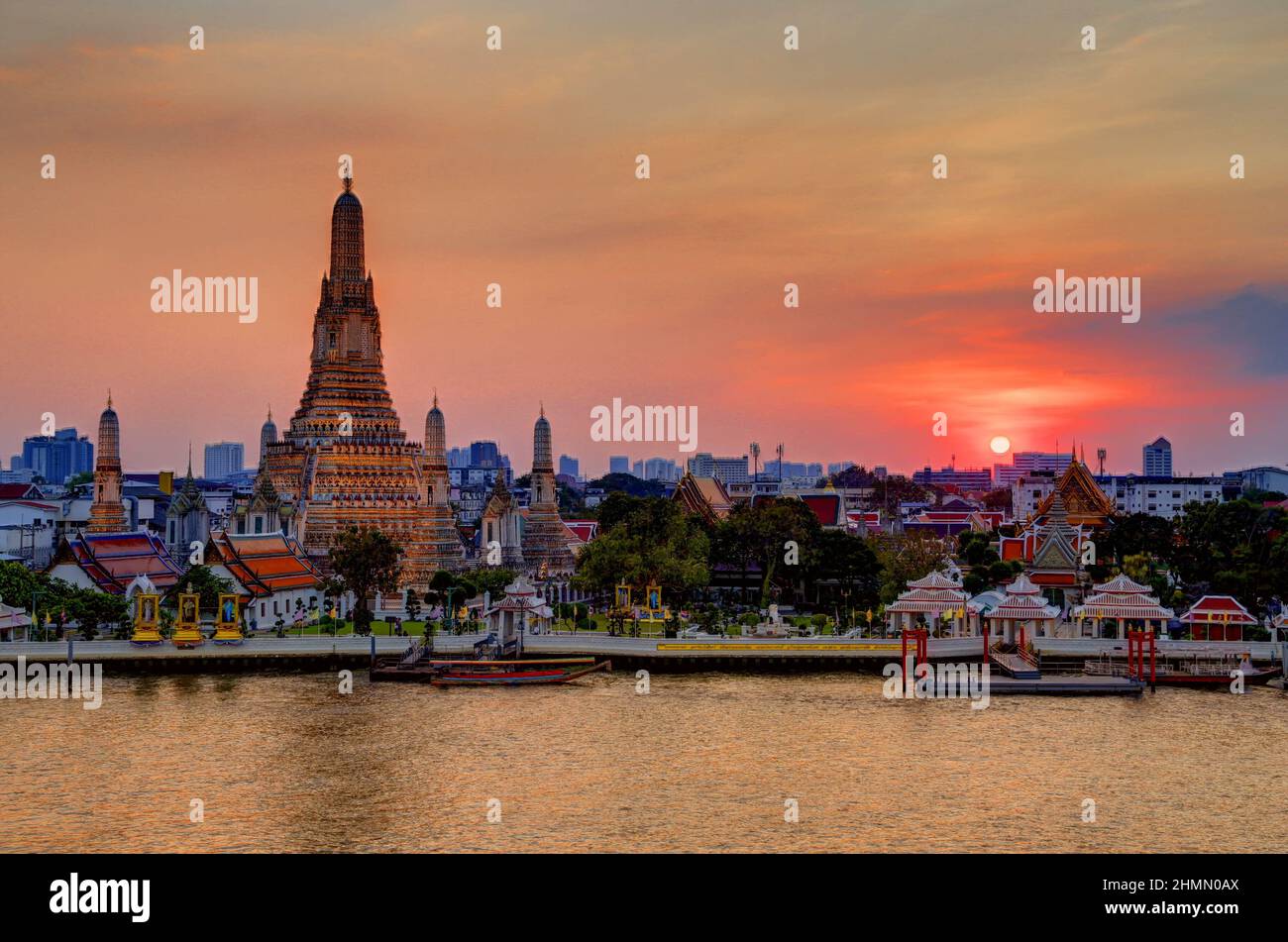 Stunning wat arun temple hi-res stock photography and images - Alamy