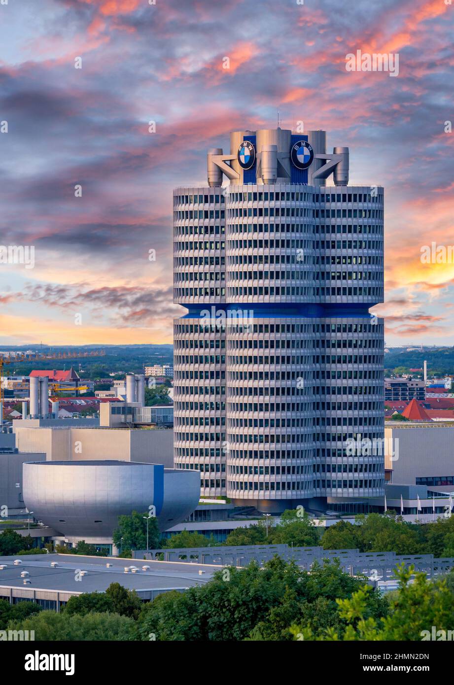 Bmw building hi-res stock photography and images - Alamy